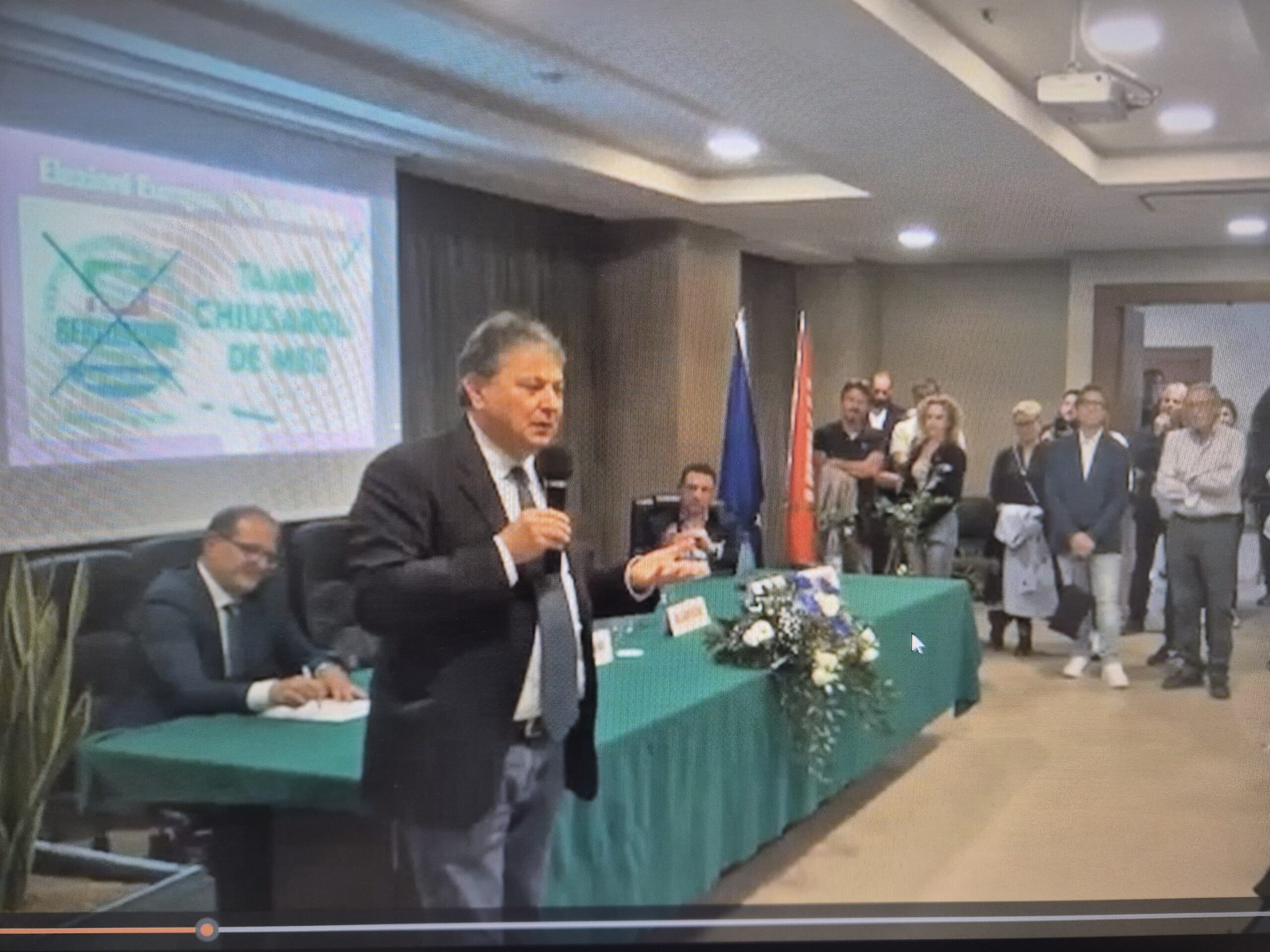 Approvato il piano casa. Figura da Fazzone: aveva detto “non succederà ...