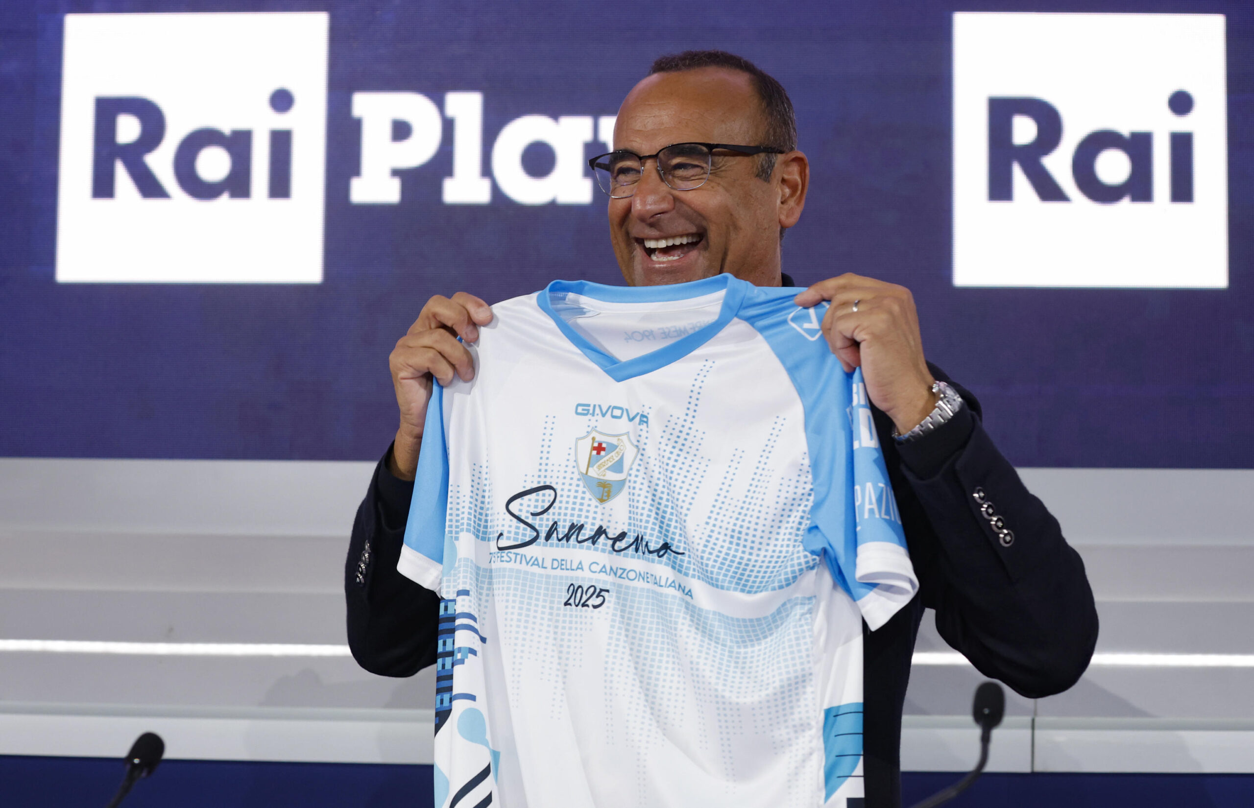 Viva Carlo Conti: dà lezione alla bolla “antifascista” - Radio Libertà