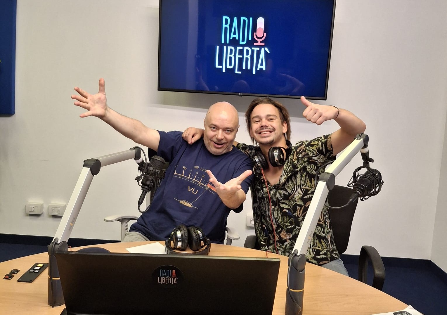 Un discolo per l'estate: Andrea Mandelli, da Arisa all'album - Radio ...