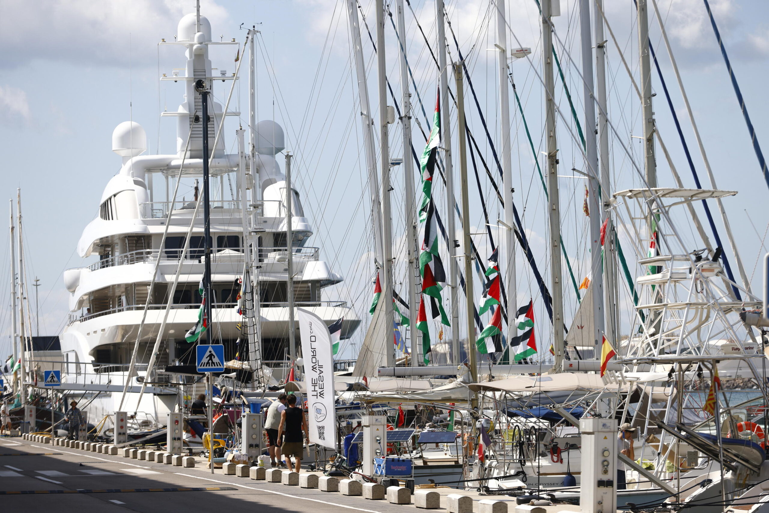 Flotilla, comica senza fine: caccia ai soldi per un'altra (inutile ...