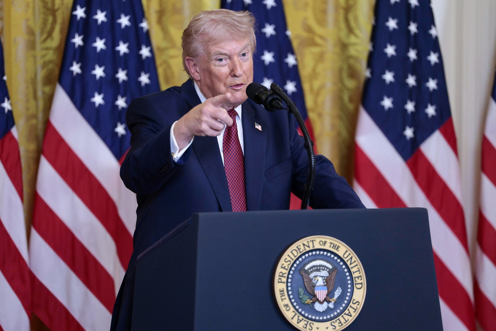 Fabio Dragoni: Trump cestina gli eco-tic woke. Ora tocca a noi - Radio ...
